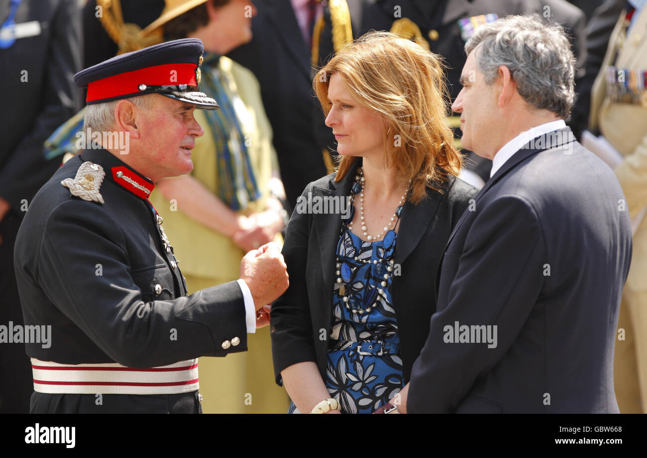 Prime Minister Gordon Brown and his wife Sarah chat with the Lord ...
