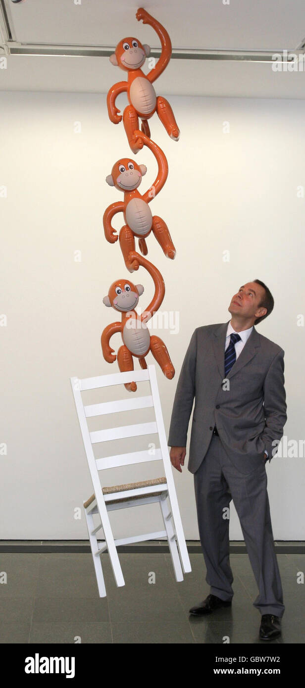 American artist jeff koons with monkey chair hi-res stock photography ... American artist jeff koons with monkey chair hi-res stock photography ...
