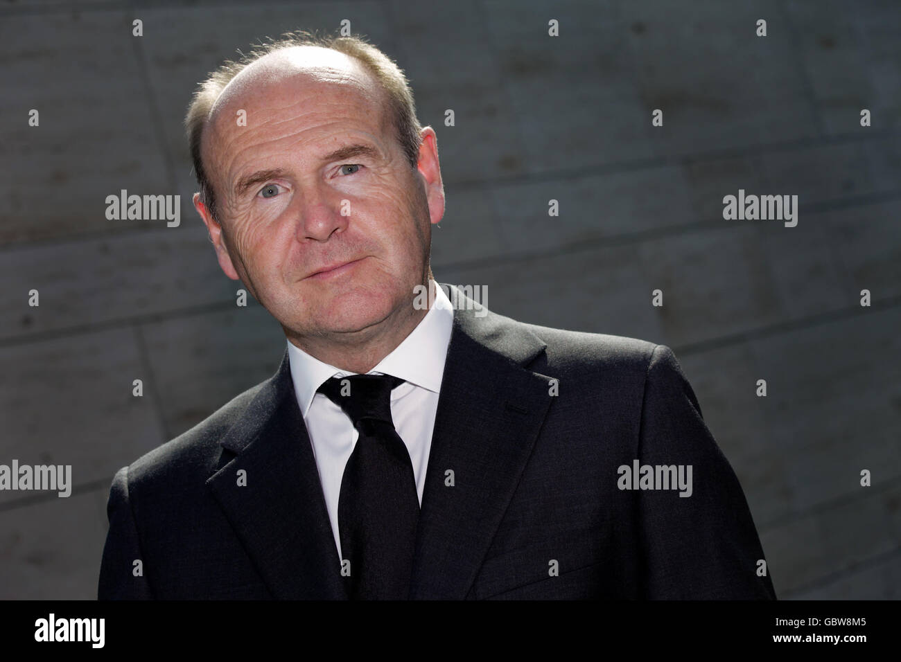 Standard chartered plc hi-res stock photography and images - Alamy