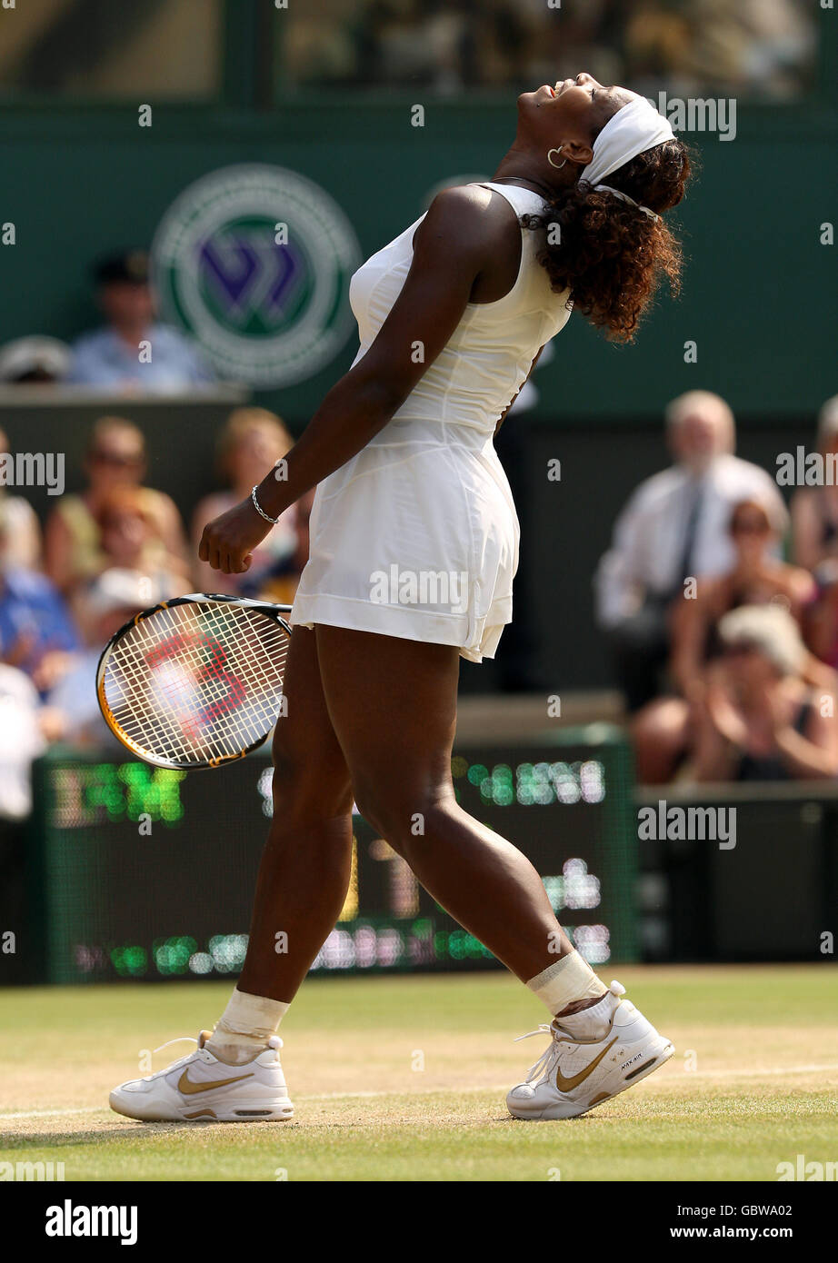 USA's Serena Williams celebrates beating Russia's Elena Dementieva in ...