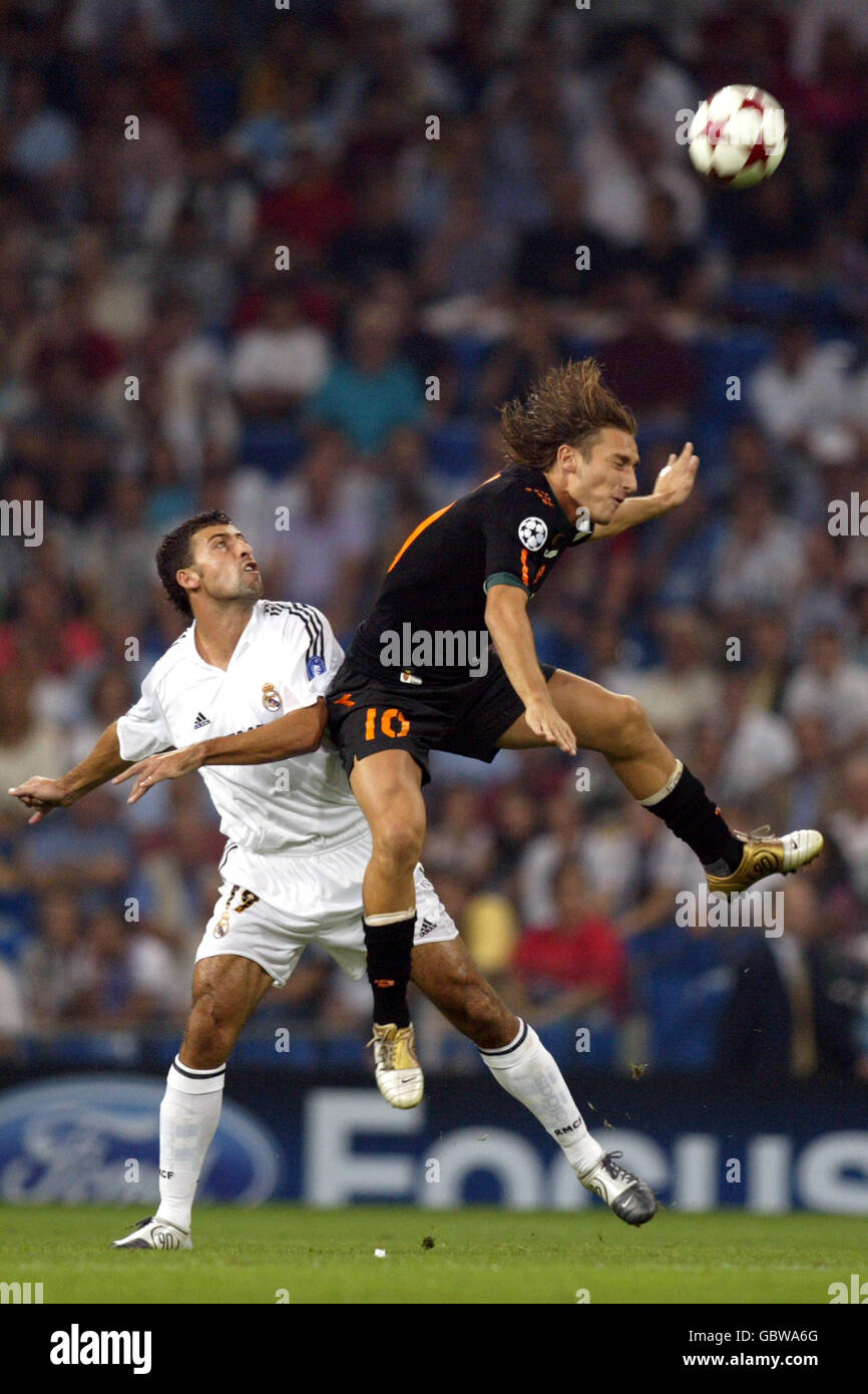 Real madrid v roma walter samuel hi-res stock photography and images ...