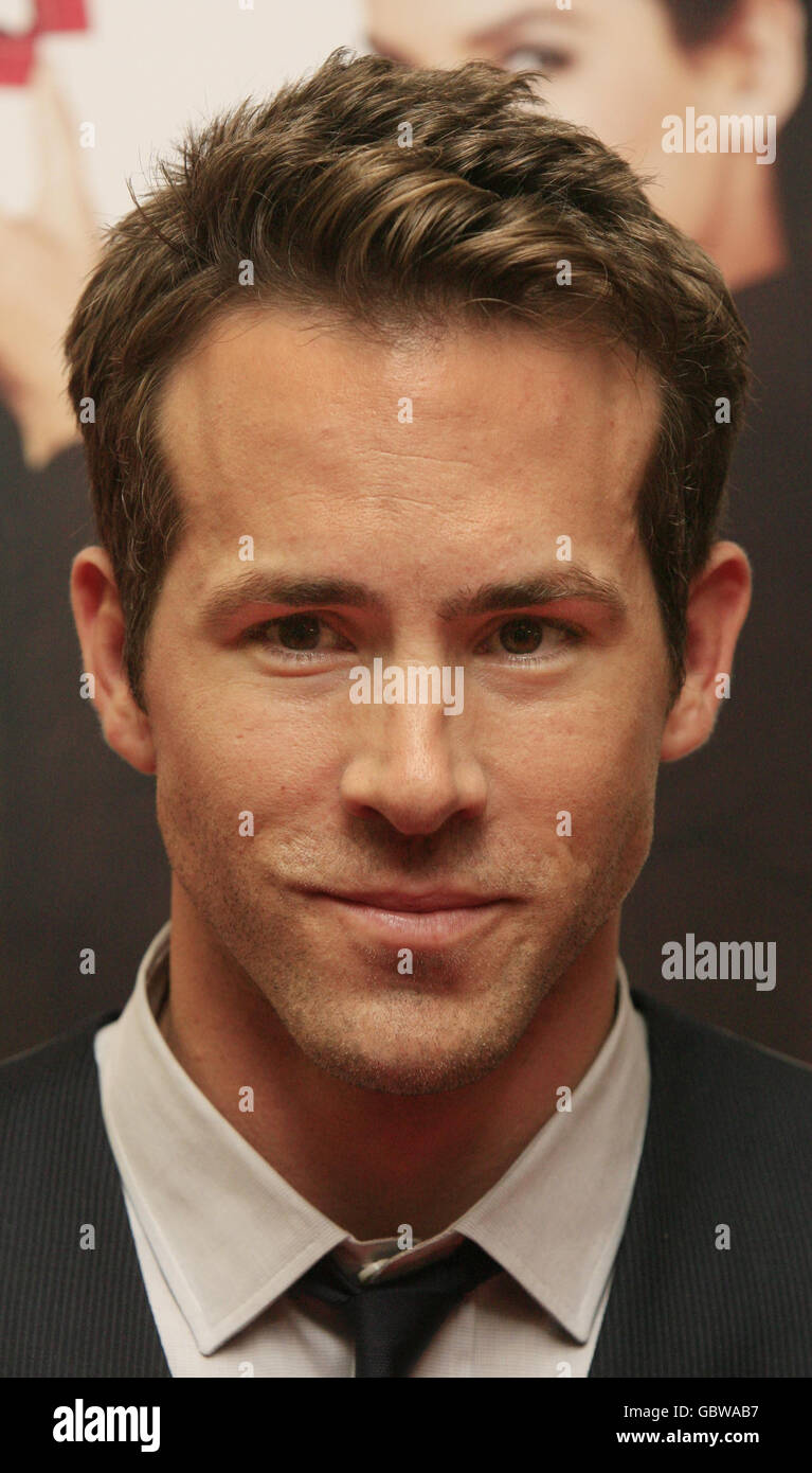 Ryan Celebrity 60 Photos - Moonagedaydream.film