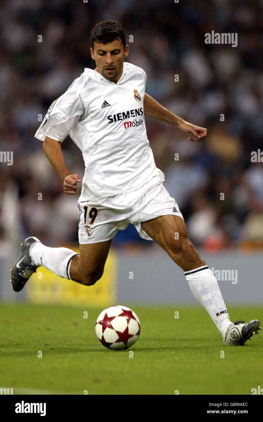Real madrid v roma walter samuel hi-res stock photography and images ...