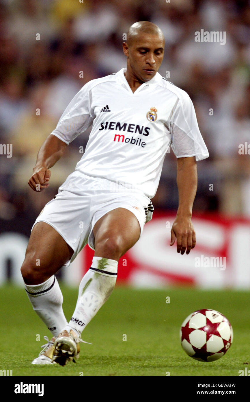 Manchester united v real madrid roberto carlos hi-res stock photography ...