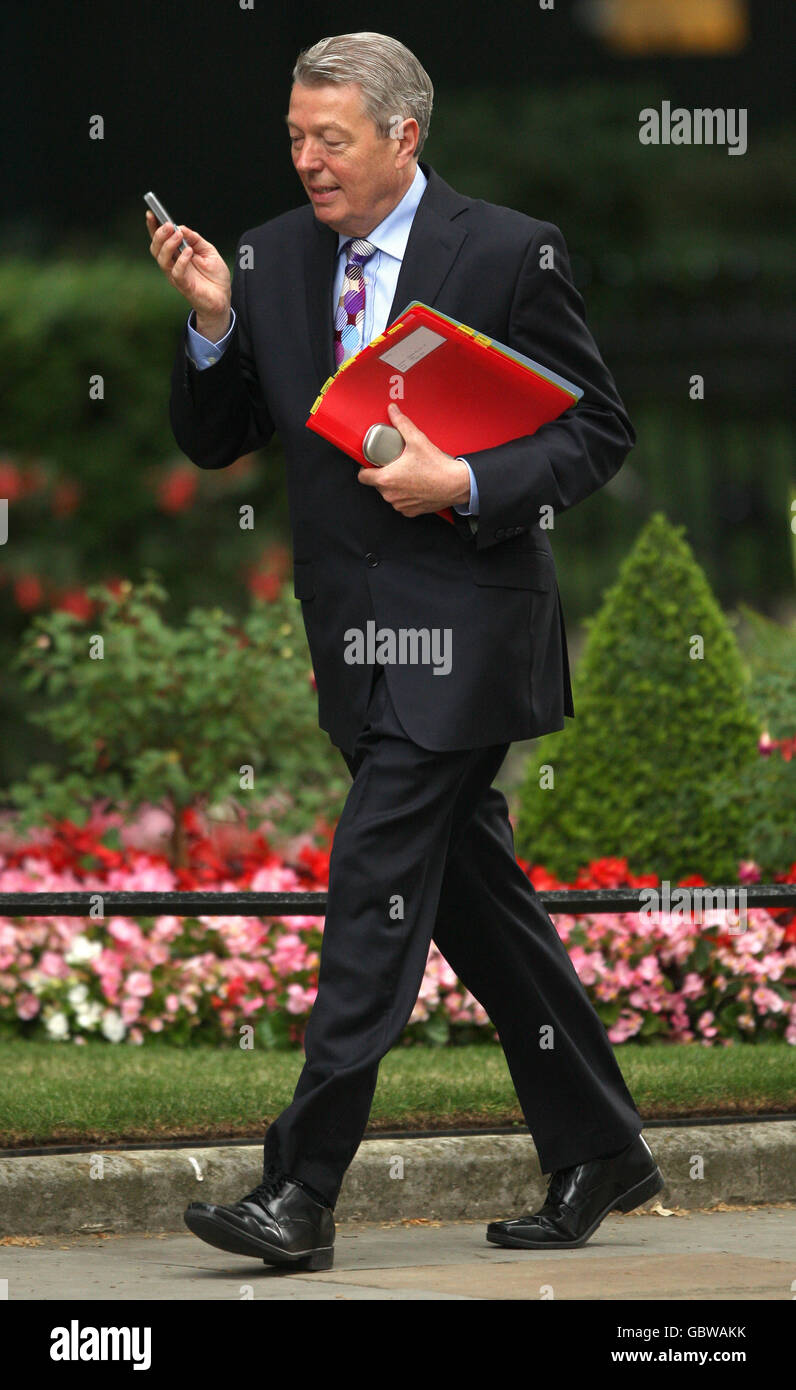 Home secretary alan johnson arrives 10 downing street cabinet meeting ...