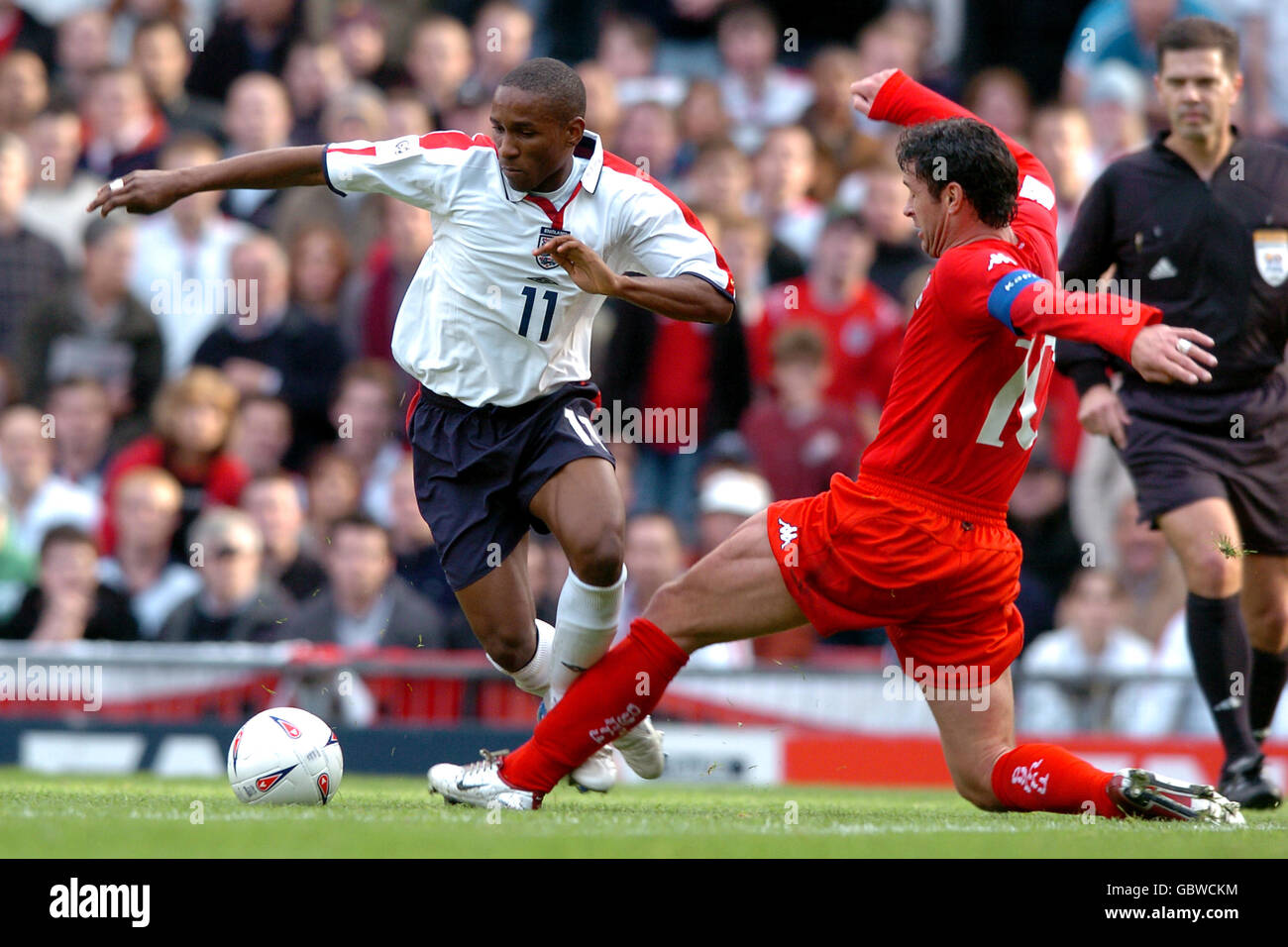 England's Jermain Defoe is tackled by Wales' Gary Speed Stock Photo - Alamy