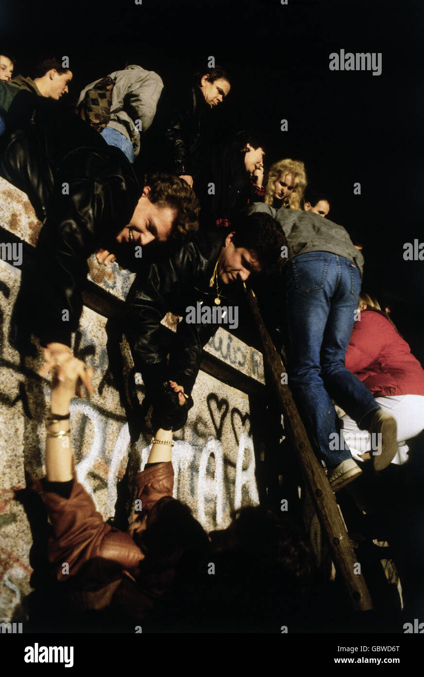 Berlin wall reunification 1989 fall hi-res stock photography and images ...