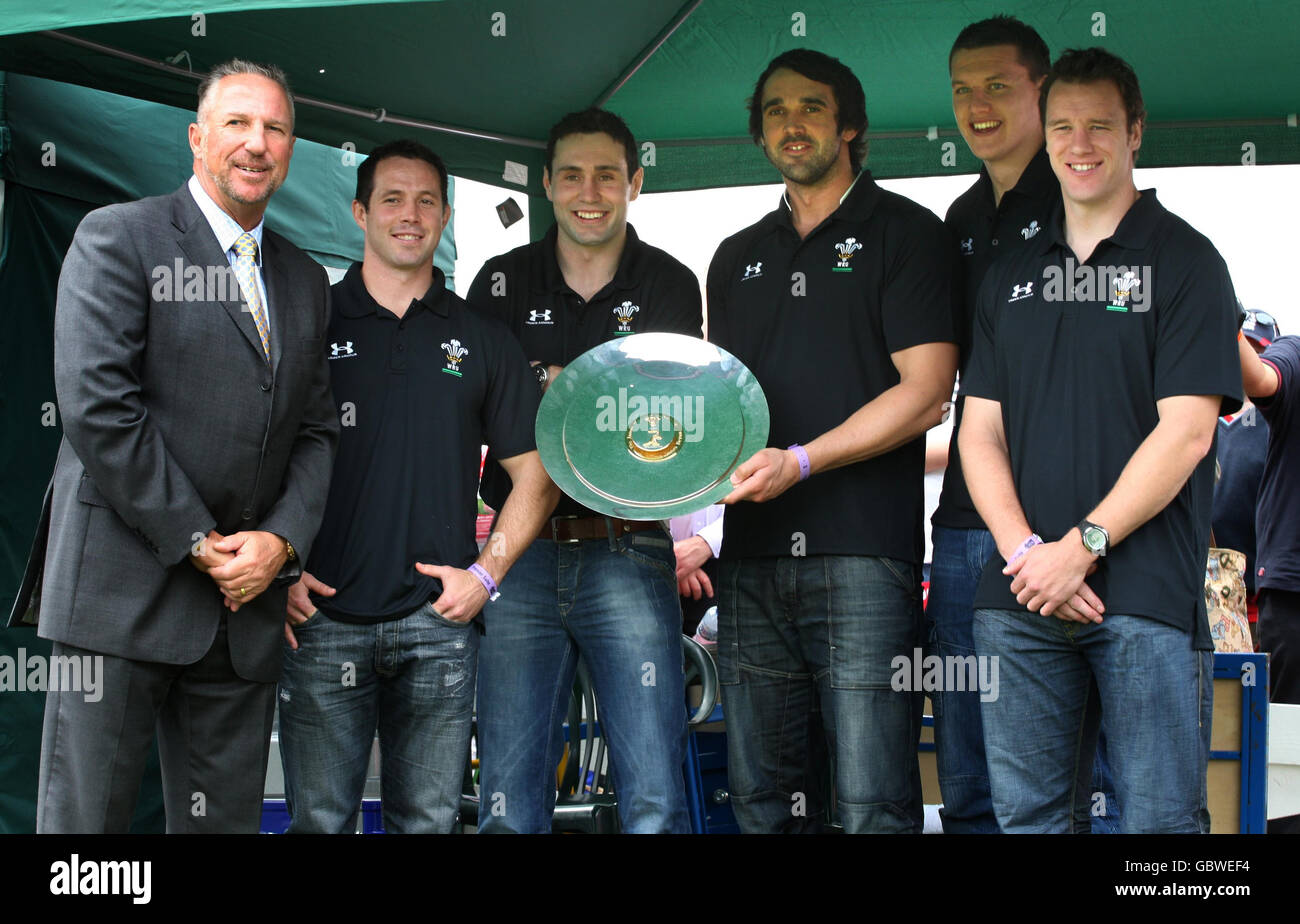 England cricket legend Ian Botham poses with Welsh Rugby Union stars ...