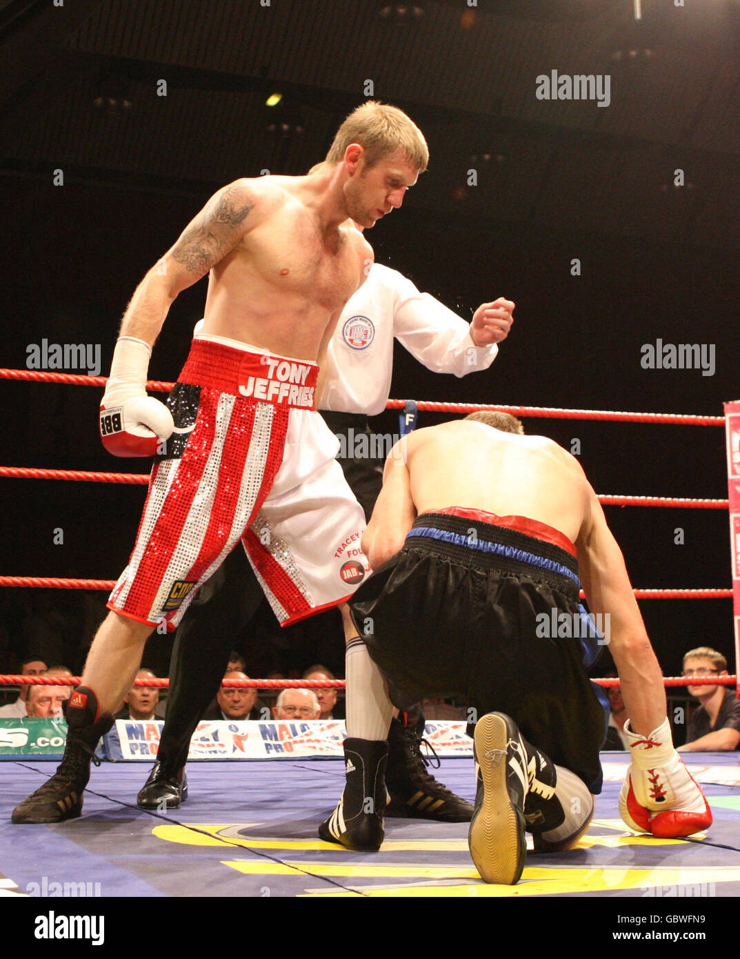 Boxing - Super-middlweight Bout - Tony Jeffries v Ilya Shakura ...