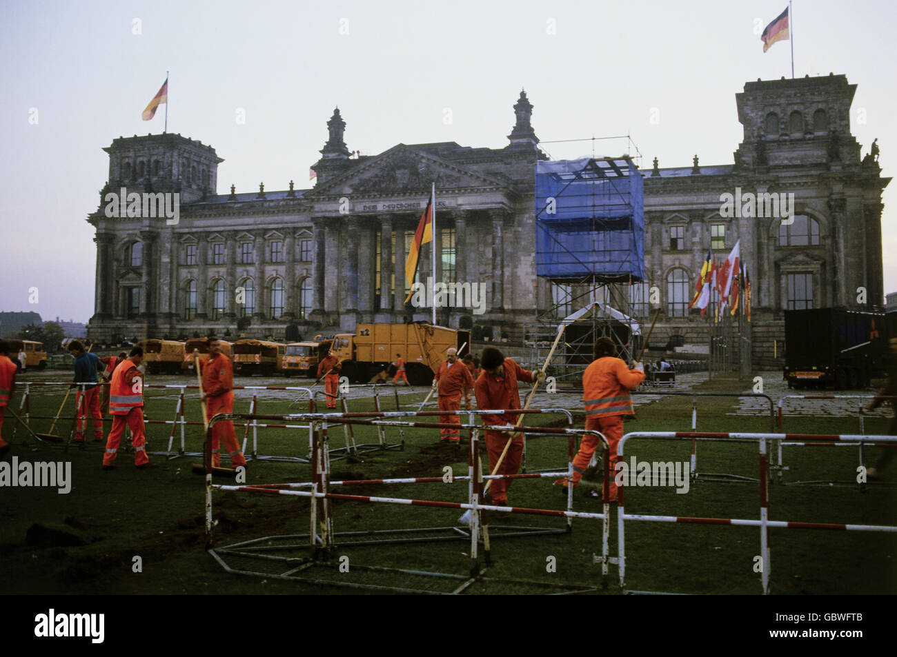 Reichstag berlin 3 10 1990 hi-res stock photography and images - Alamy