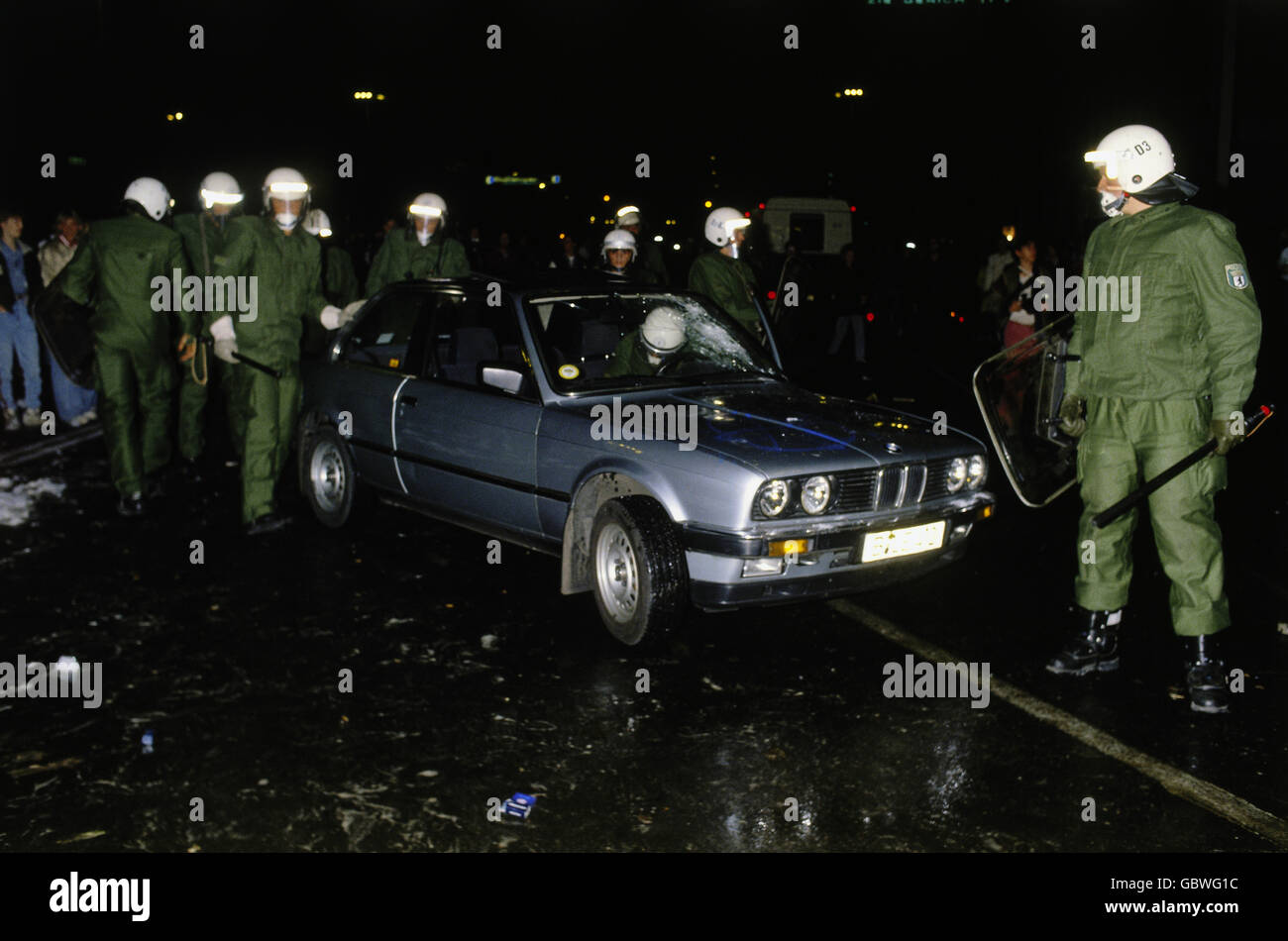 Police 1990s hi-res stock photography and images - Alamy