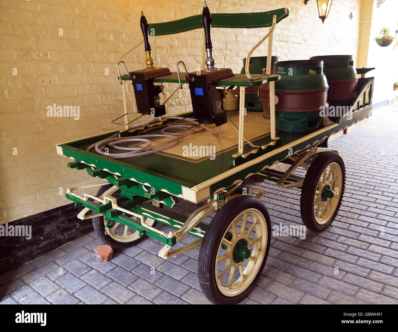 Dray cart hi-res stock photography and images - Alamy