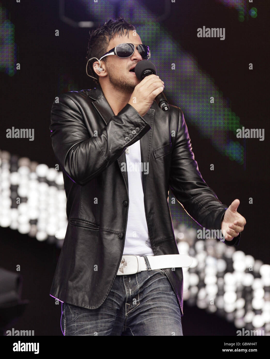 Peter andre performing on t4 stage t4 on beach hi-res stock photography ...