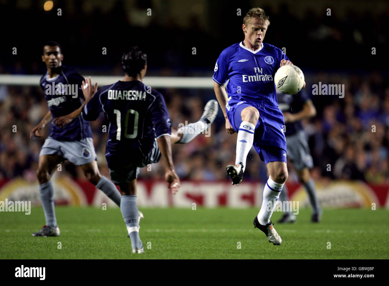 Chelsea's Damien Duff and FC Porto's Ricardo Quaresma Stock Photo - Alamy