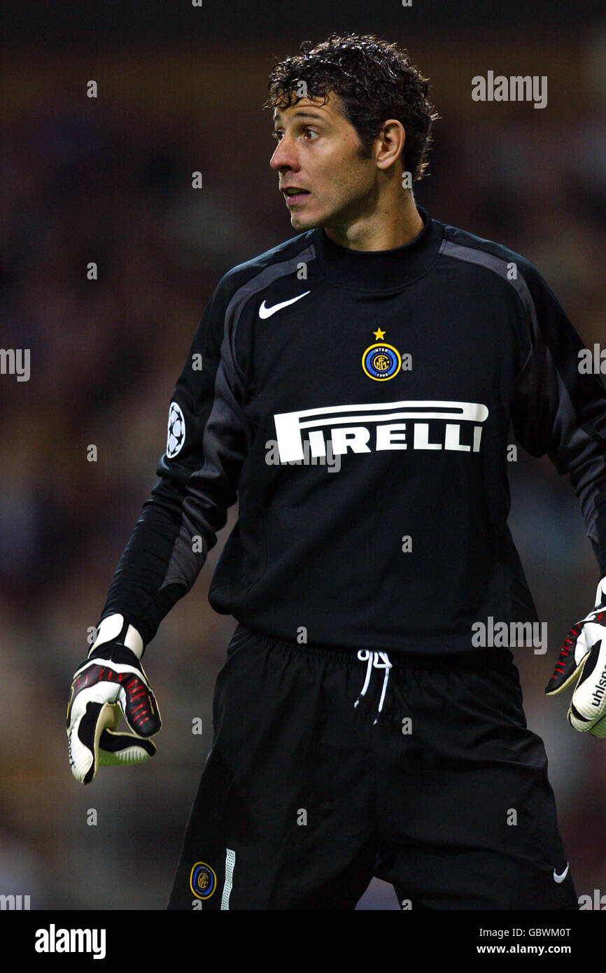 Francesco toldo inter hi-res stock photography and images - Alamy