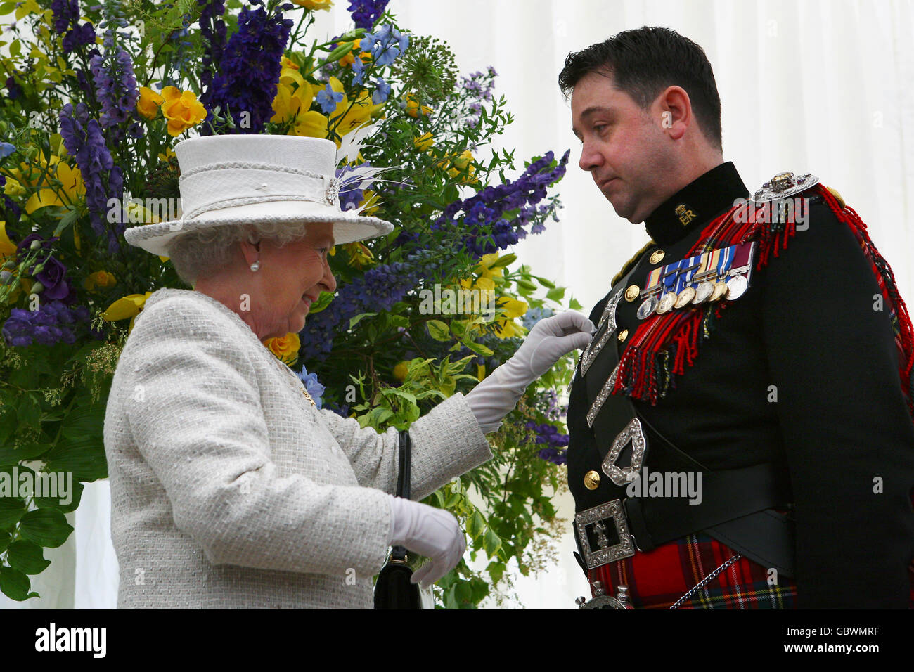 Pipe Major Derek Potter is awarded his service medal for Iraq by Queen ...