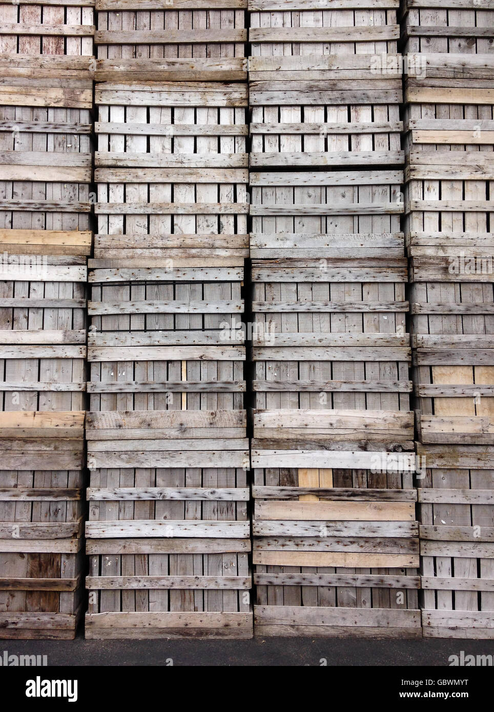 Pile of apple boxes hi-res stock photography and images - Alamy