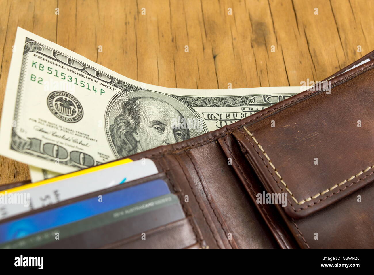 Money falling out of wallet hi-res stock photography and images - Alamy