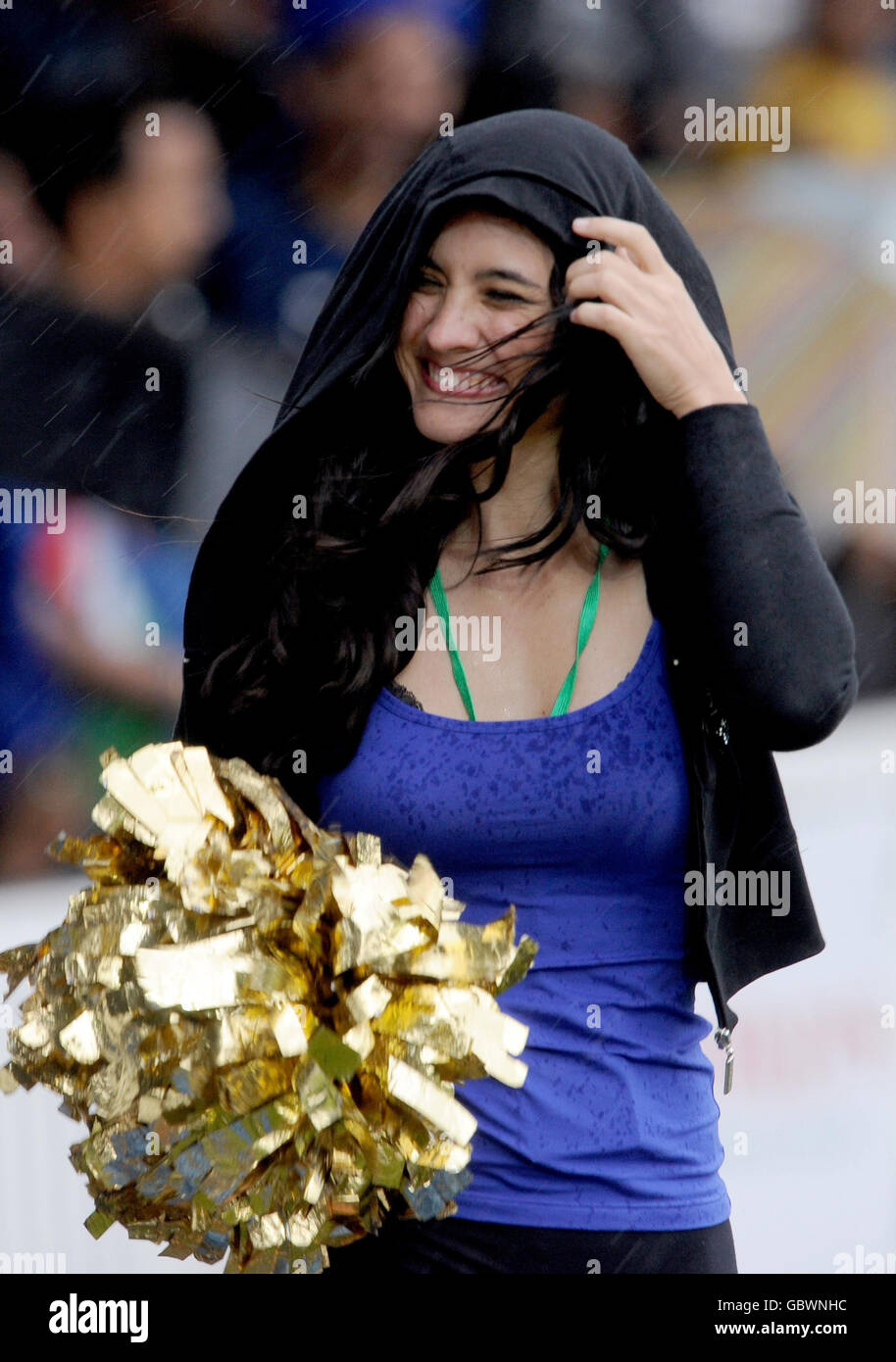 Cheerleader match hi-res stock photography and images - Alamy
