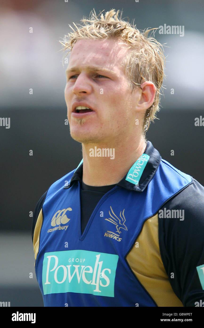 Hampshire v lancashire lightning hi-res stock photography and images ...