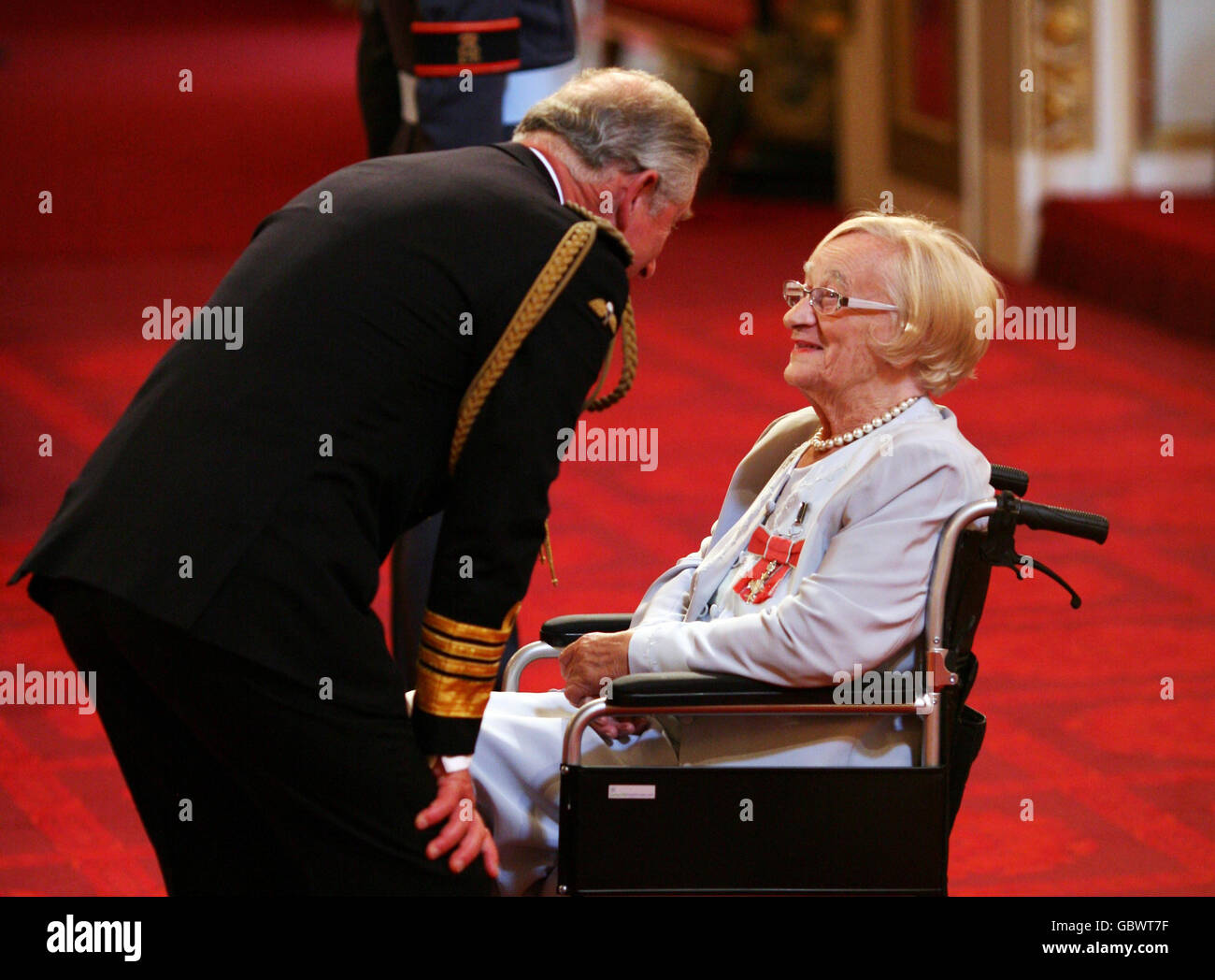 Actress liz smith hi-res stock photography and images - Alamy