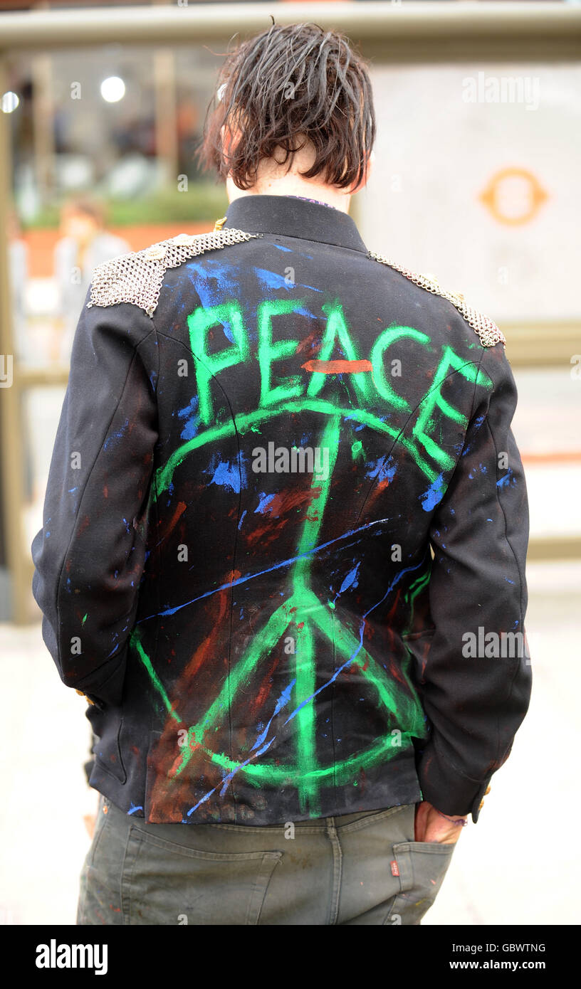 Peace reveal hi-res stock photography and images - Alamy