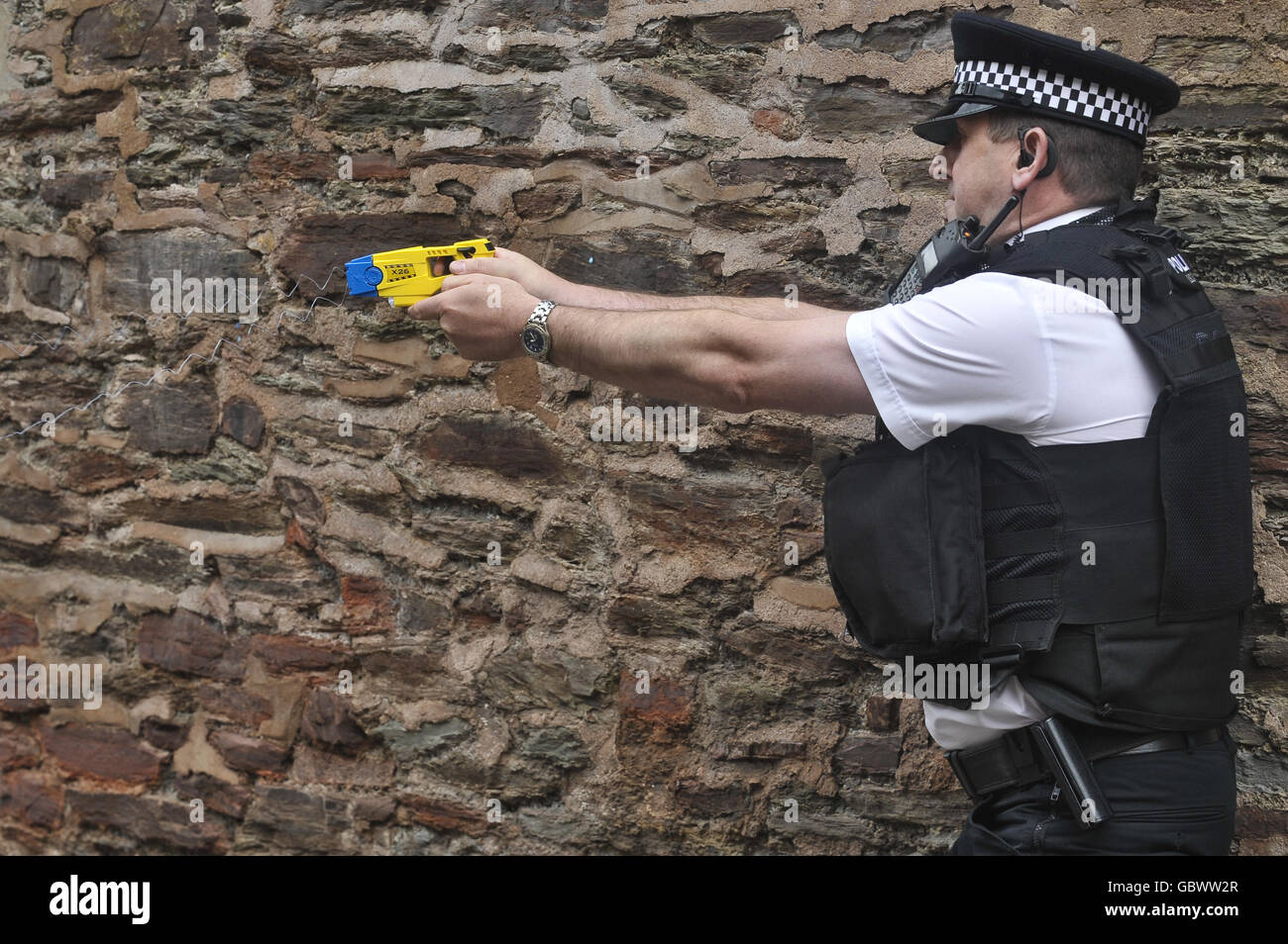 Police extend stun gun training Stock Photo - Alamy