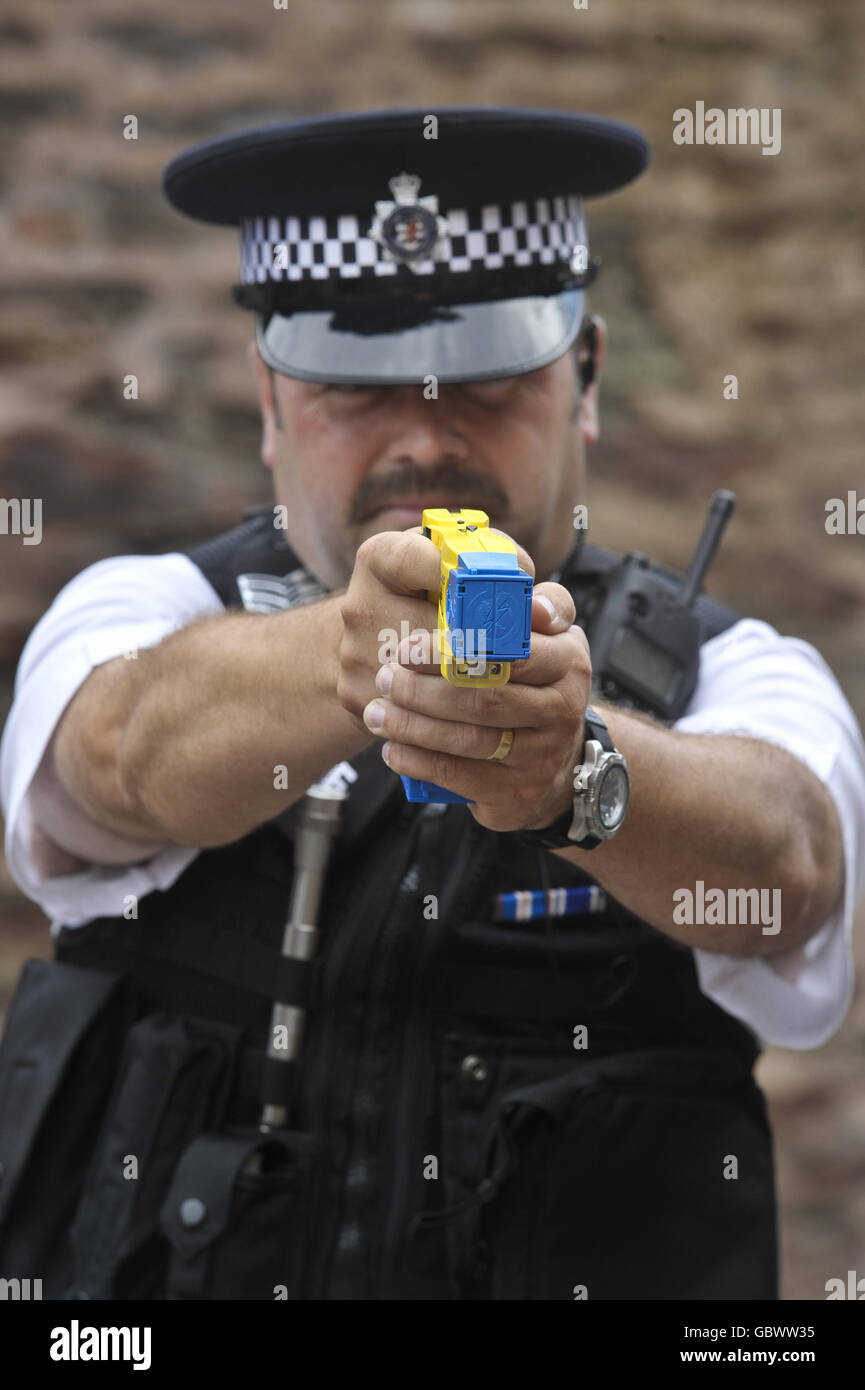 Police extend stun gun training Stock Photo - Alamy