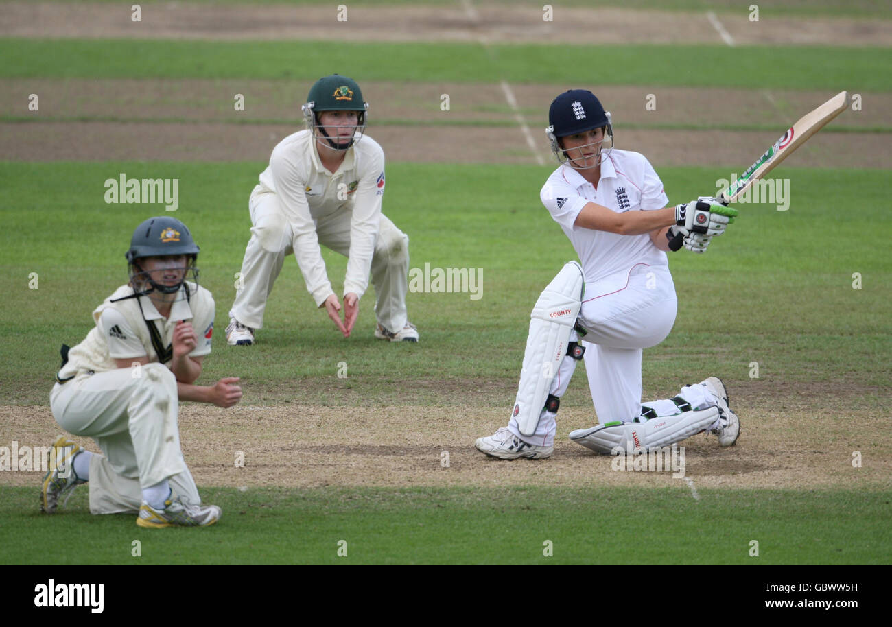 Full length batting cricket women hi-res stock photography and images ...