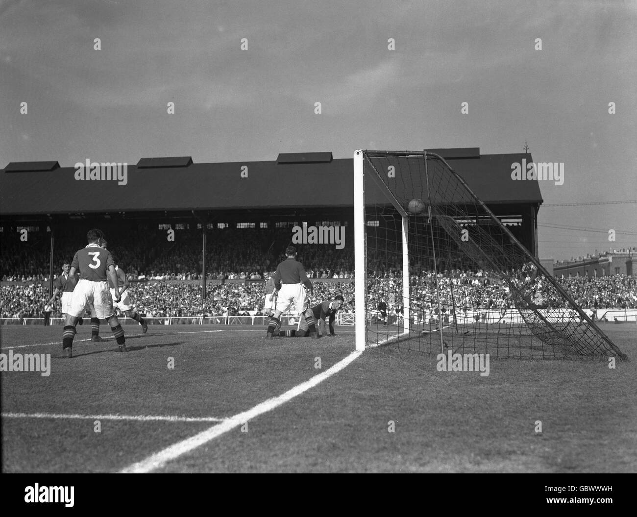 Chelsea goalkeeper Harry Medhurst and centre half John Harris watch ...