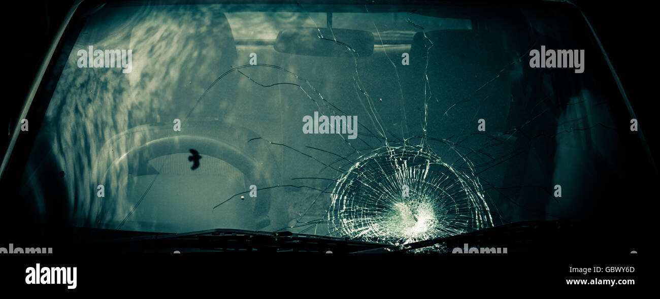 Car glass shattered hi-res stock photography and images - Alamy