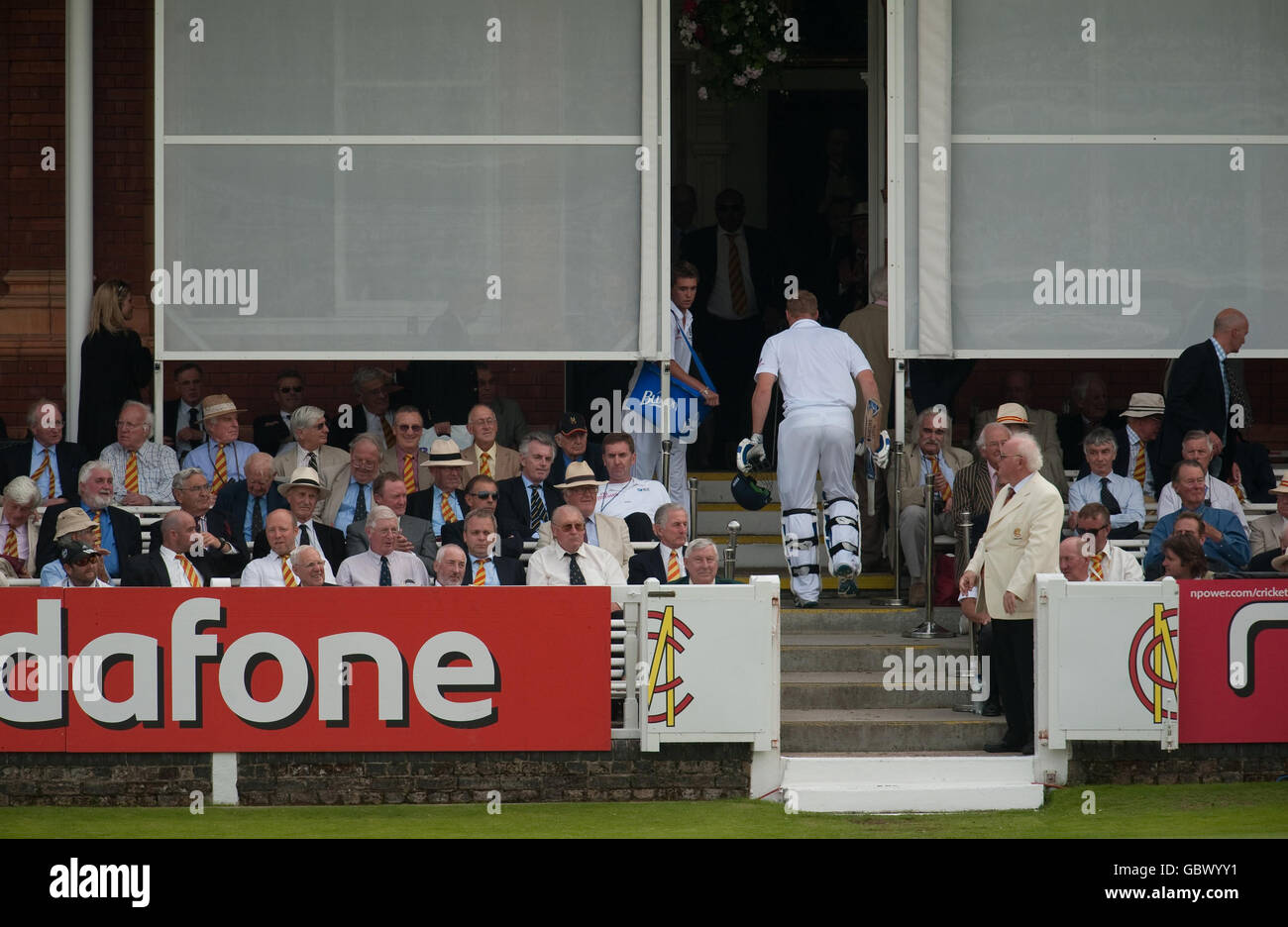 Back view cricketer hi-res stock photography and images - Alamy