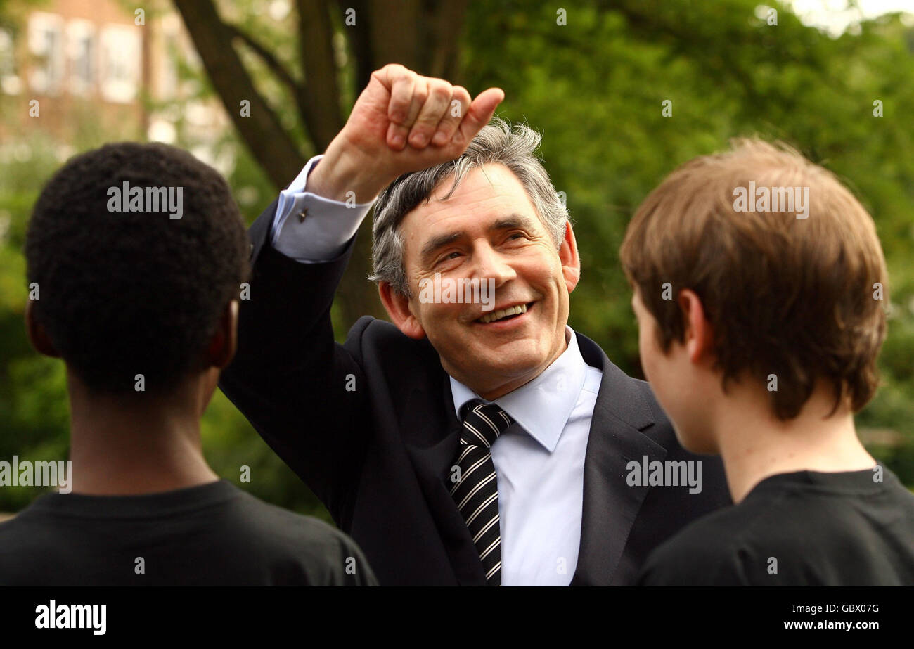 Half length mid top england smiling waving smile arrive arriving hi-res ...