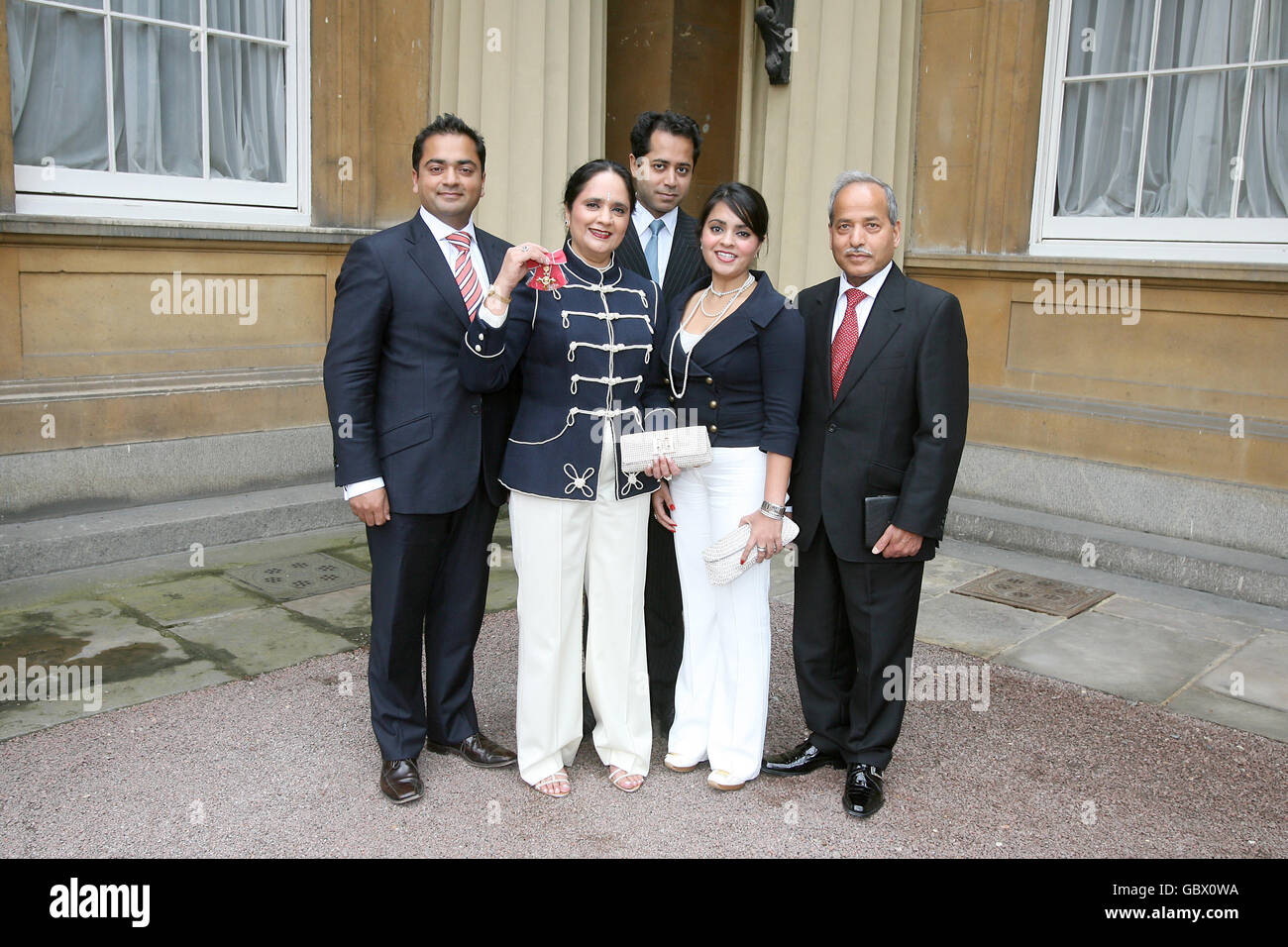 Mrs asha burton on trent made obe queen elizabeth ii buckingham palace ...