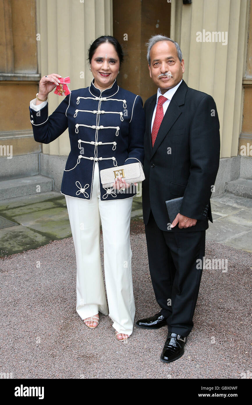 Investitures At Buckingham Palace High Resolution Stock Photography and ...