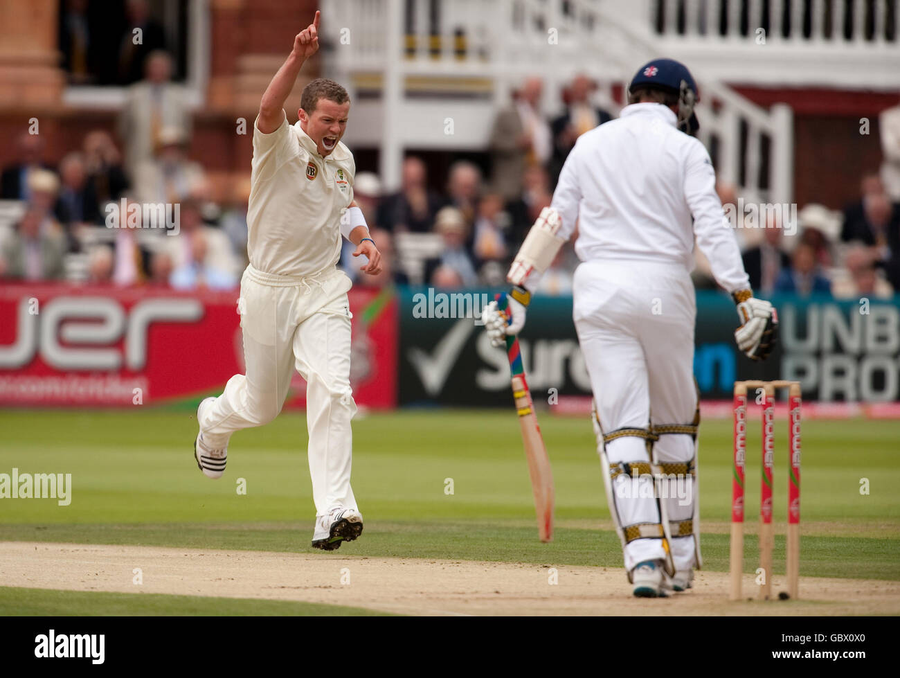 Australia's Peter Siddle celebrates dismissing England's Graeme Swann ...