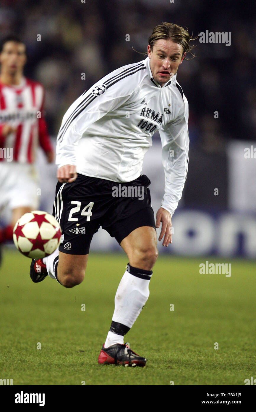 Rosenborg v psv eindhoven thorstein helstad hi-res stock photography ...