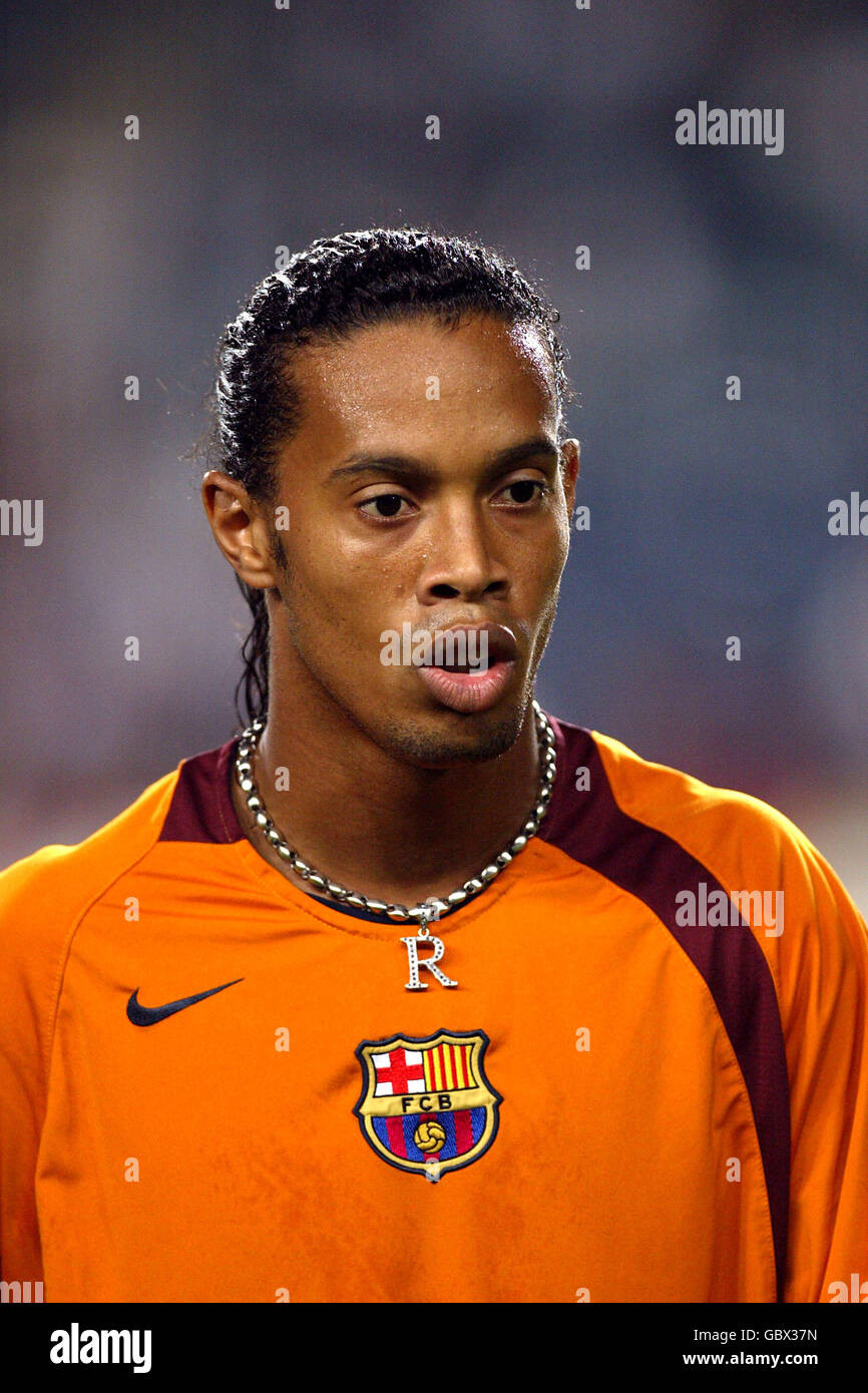 Ronaldinho fc barcelona hi-res stock photography and images - Alamy