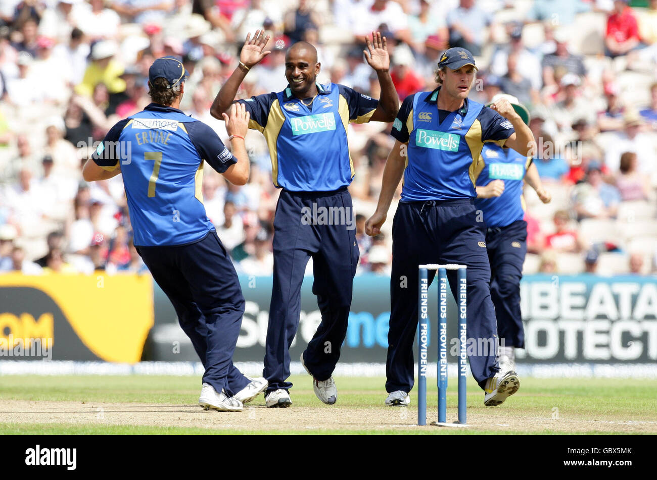 Cricket england full length high five mangis hi-res stock photography ...
