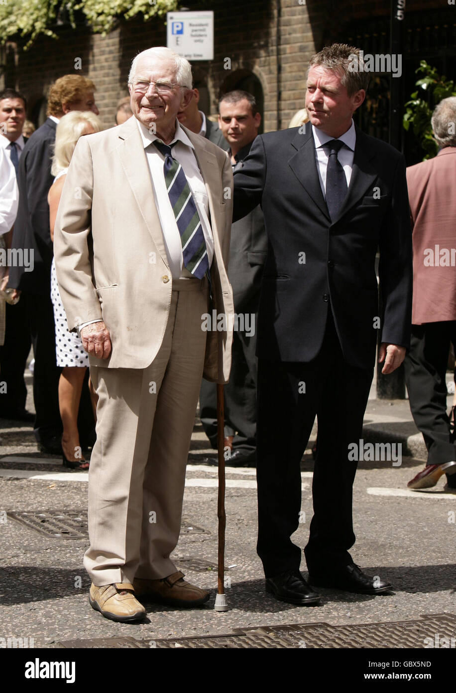 Wendy richard dad's army hi-res stock photography and images - Alamy