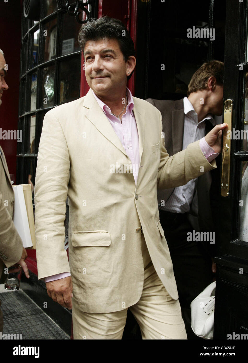 Memorial richard half length english actor celebrity unveil unveils ...