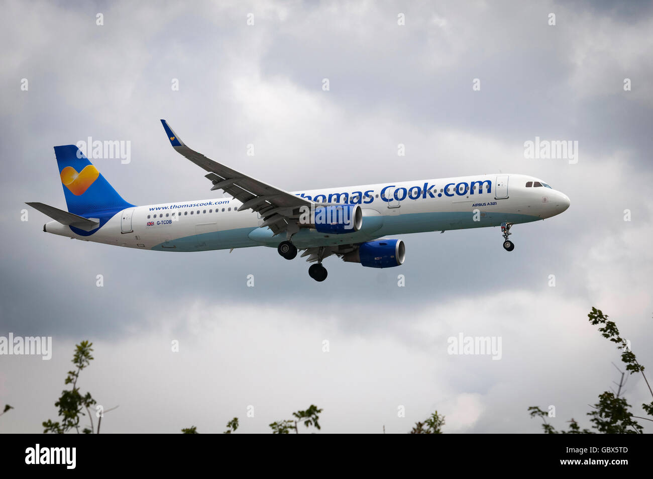 Thomas cook airbus a321 hi-res stock photography and images - Alamy