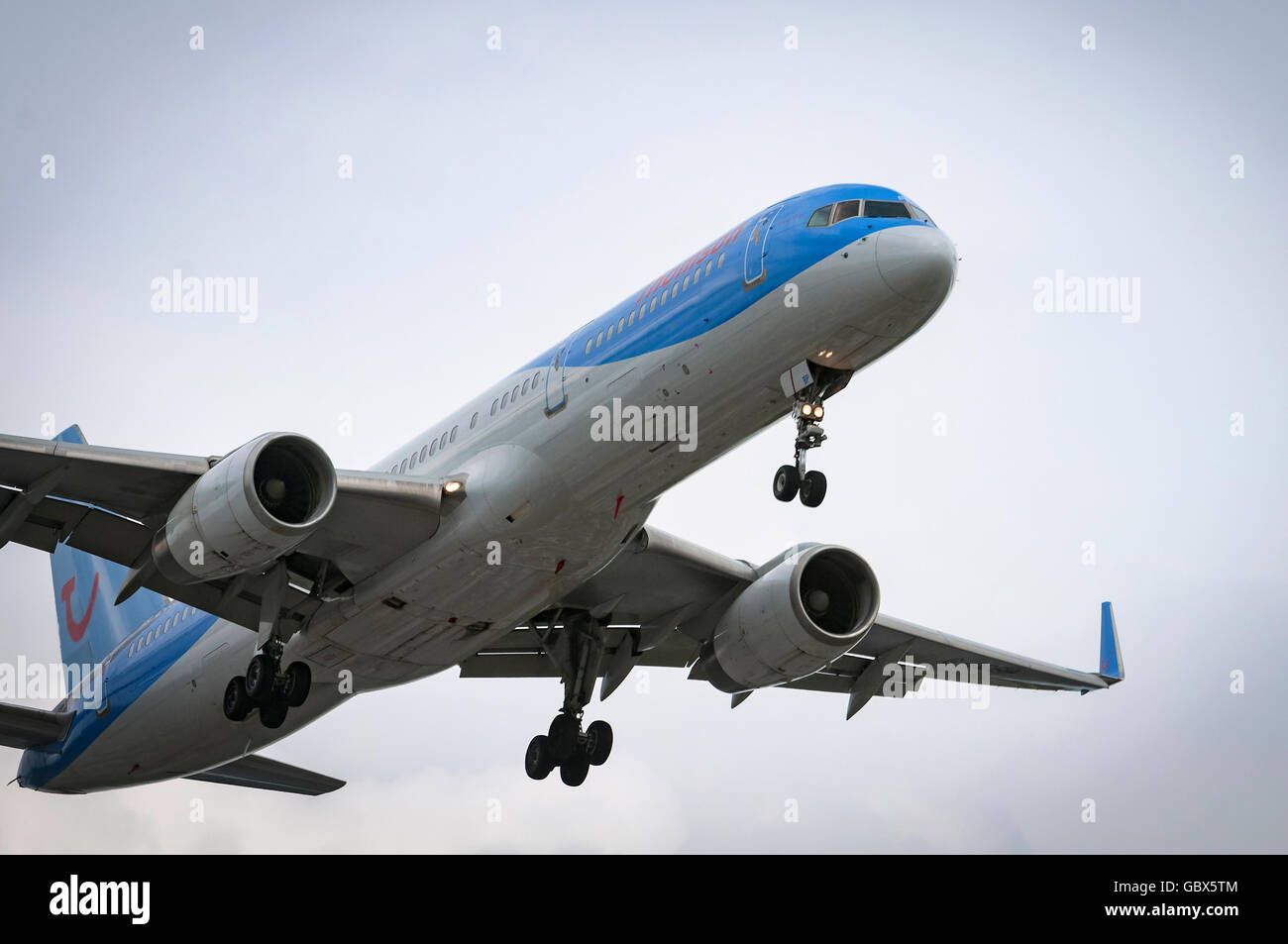 Boeing 757 aircraft jet engine hi-res stock photography and images - Alamy