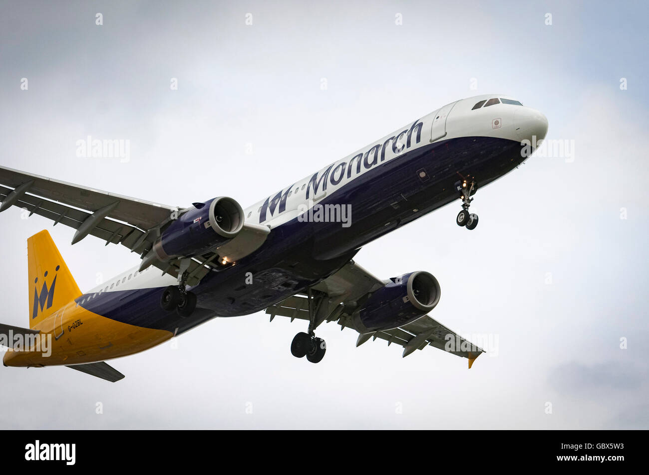 Monarch aircraft in flight hi-res stock photography and images - Alamy