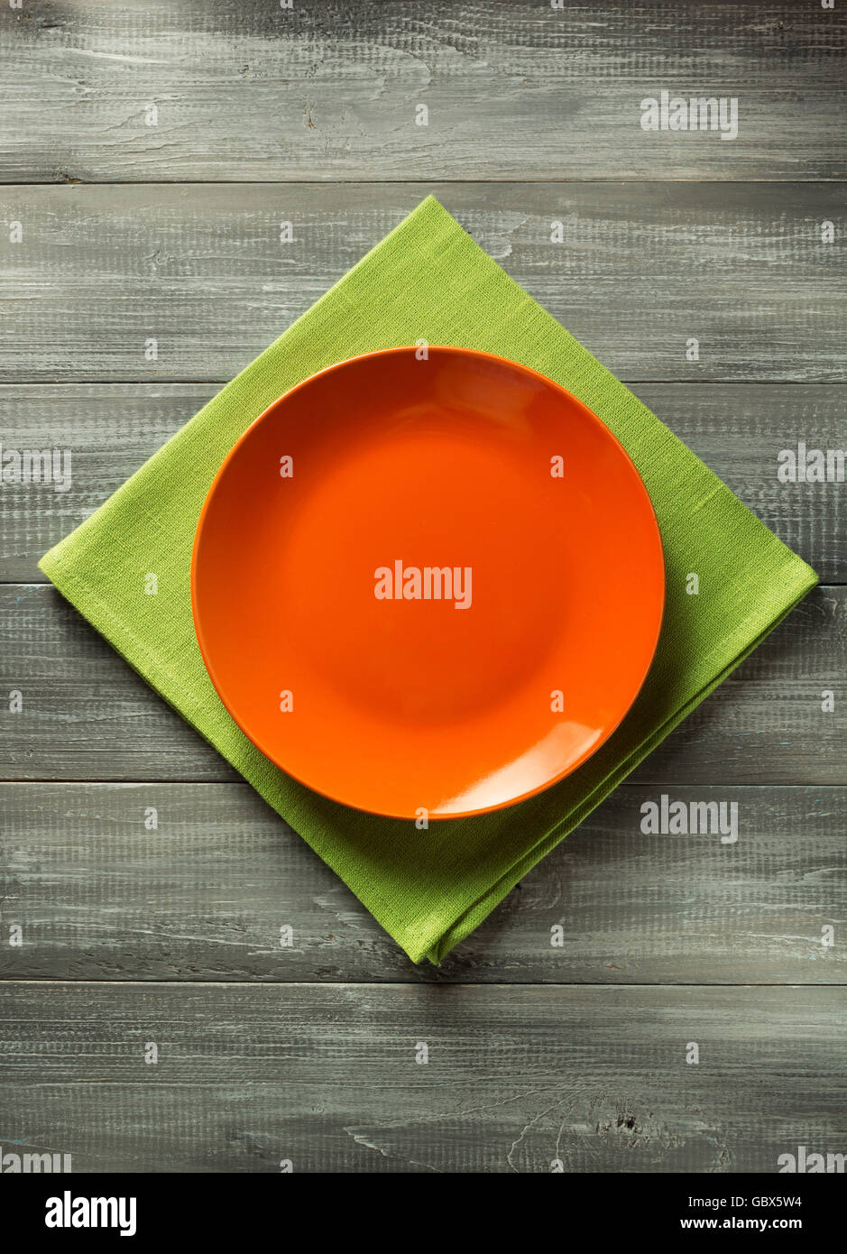 plate and napkin at wooden table Stock Photo - Alamy