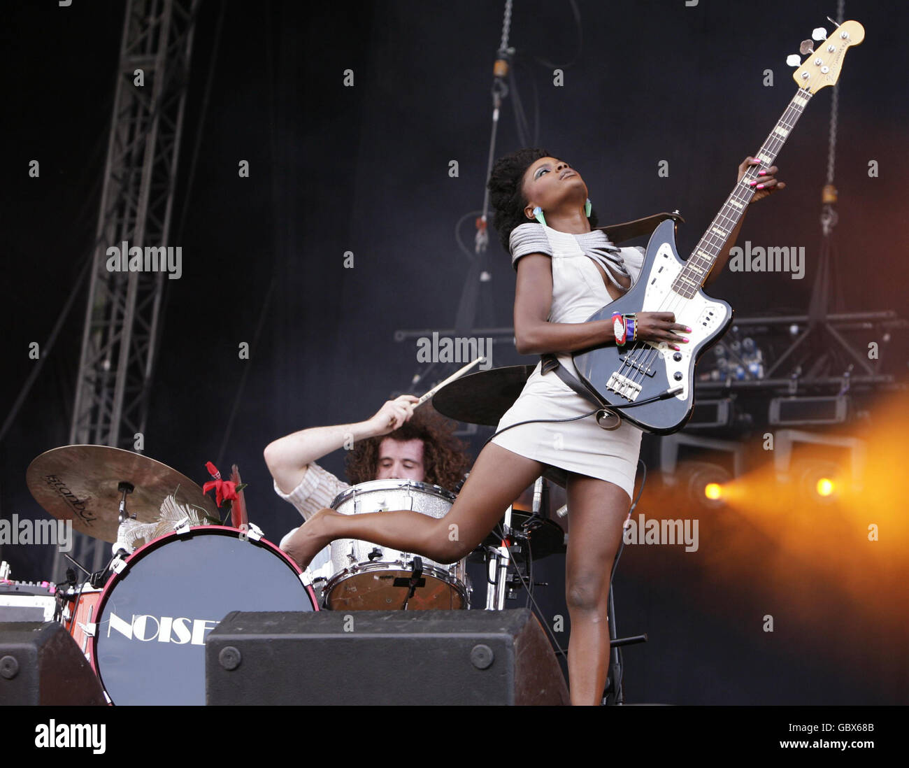 Singer bassist shingai shoniwa hi-res stock photography and images - Alamy