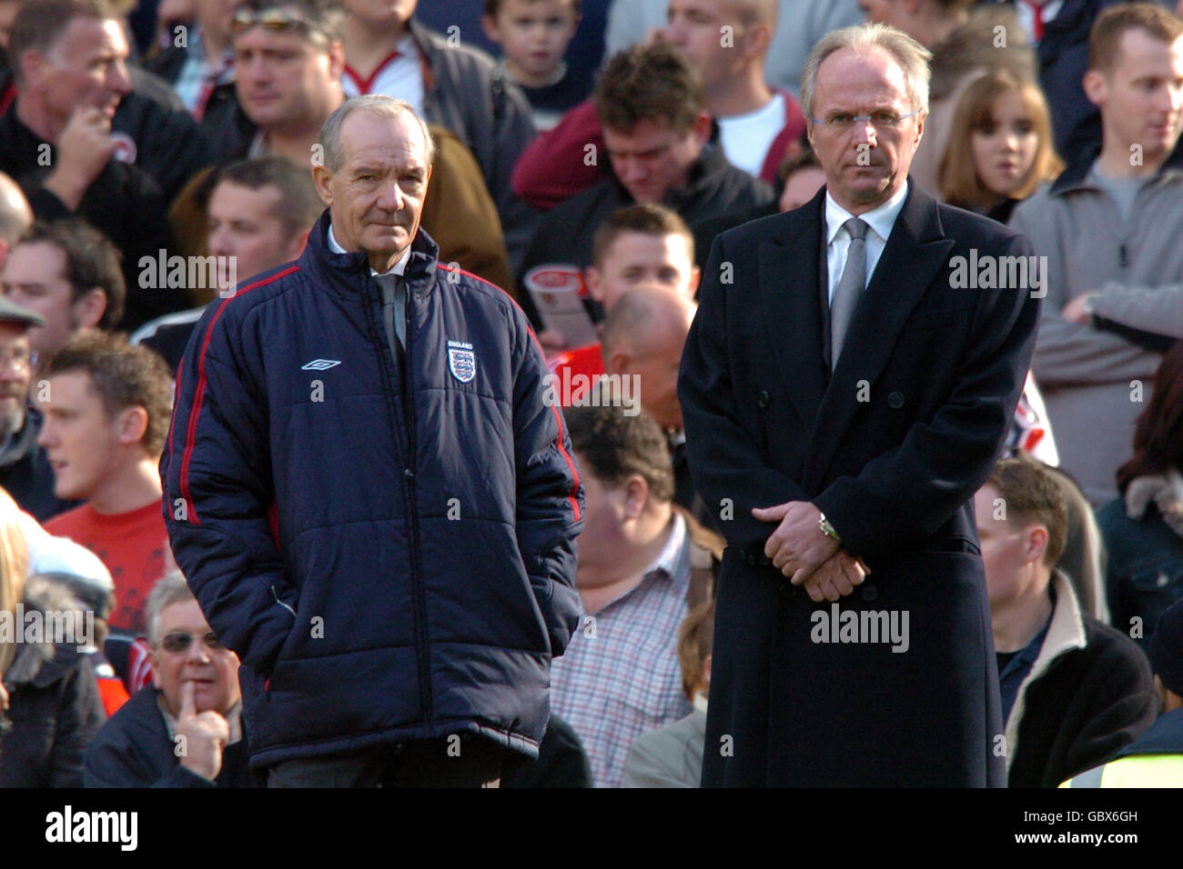 England's manager Sven Goran Eriksson (r) and assistant Tord Grip Stock ...