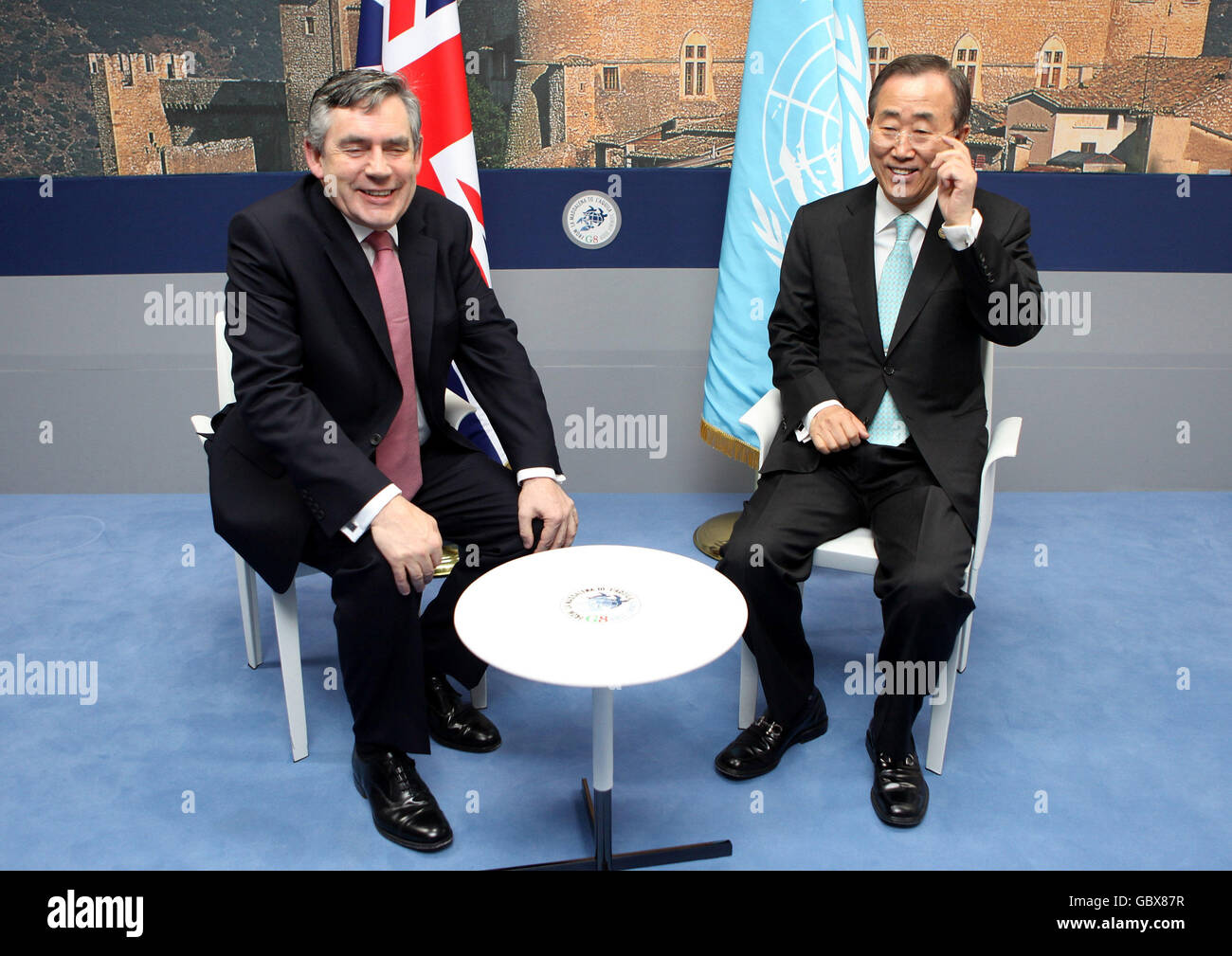 United nations flag on united nations summit hi-res stock photography ...