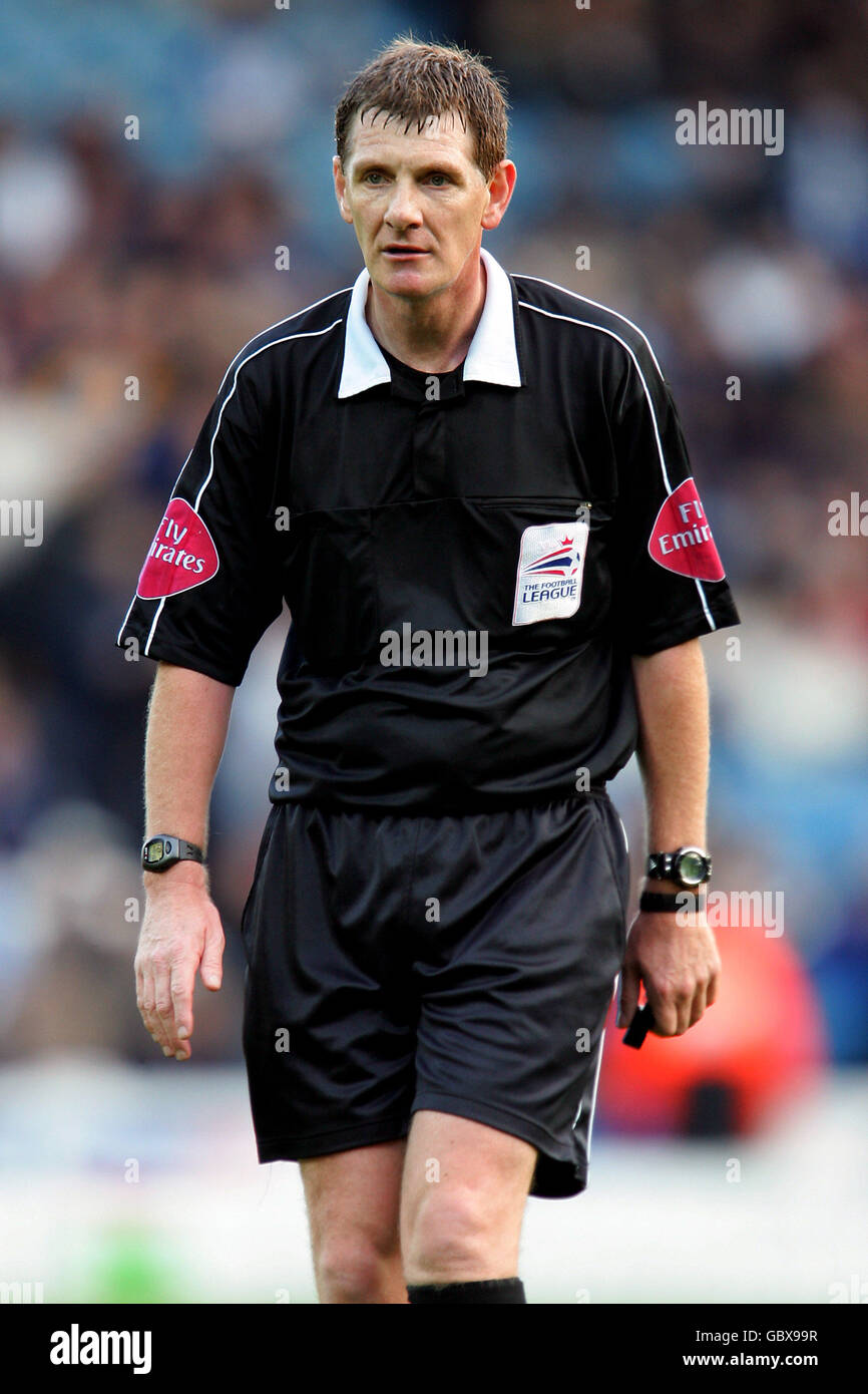 Referee alan kaye hi-res stock photography and images - Alamy