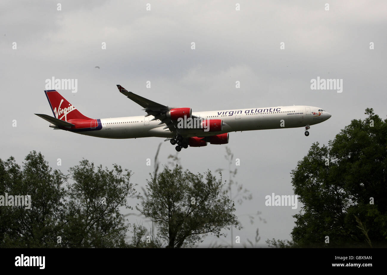 Virgin atlantic airplanes hi-res stock photography and images - Alamy
